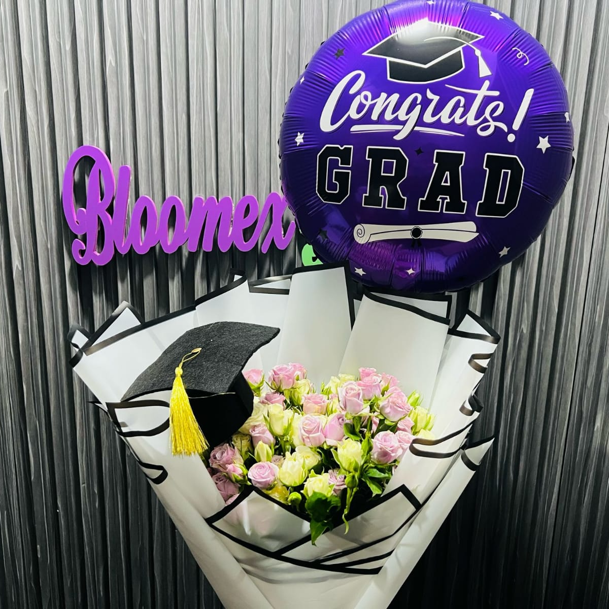 Hand Graduation Bouquet With Balloon